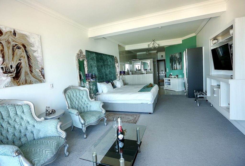 Find a room for you – Misty Waves Hotel